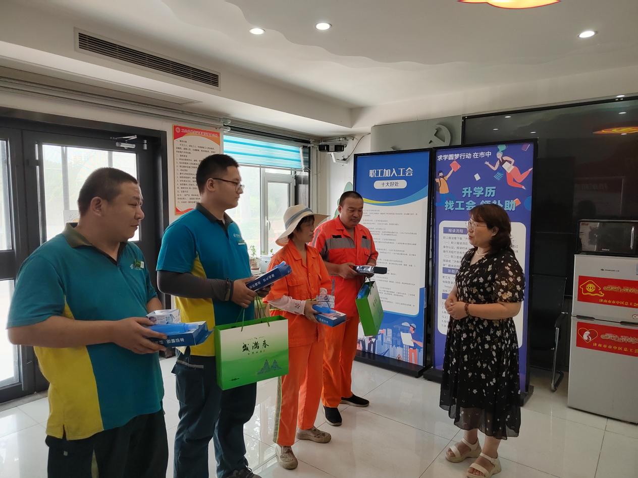 王官庄街道党群服务中心工会驿站 开展“夏日送清凉”活动——济南市总工会